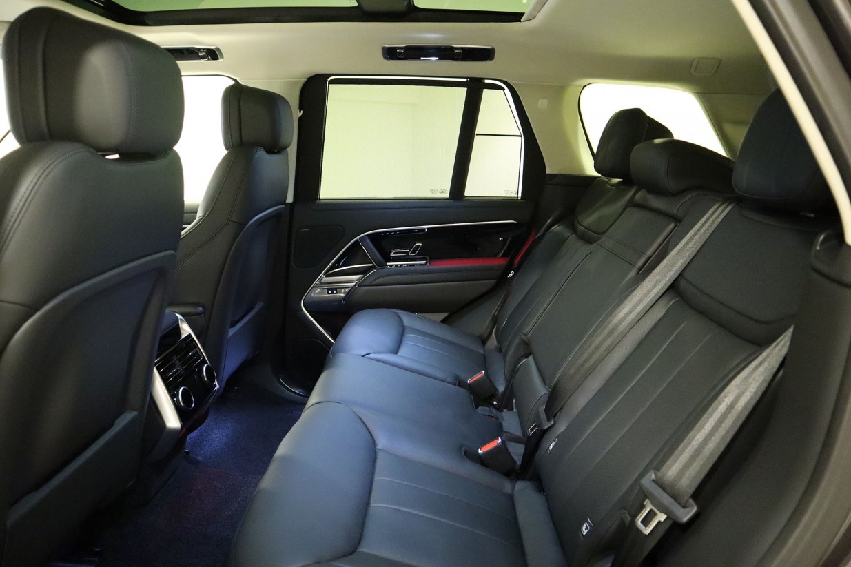 Range Rover HSE P440 PHEV A.M. Capurro - Jaguar Land Rover Gibraltar